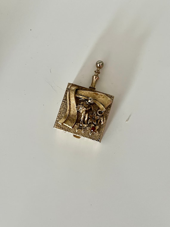 vintage pill box angel - Gem