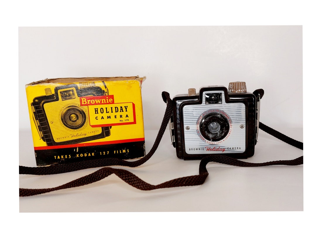 Midcentury Kodak Brownie Holiday Camera With Strap and Original Box1953 ...