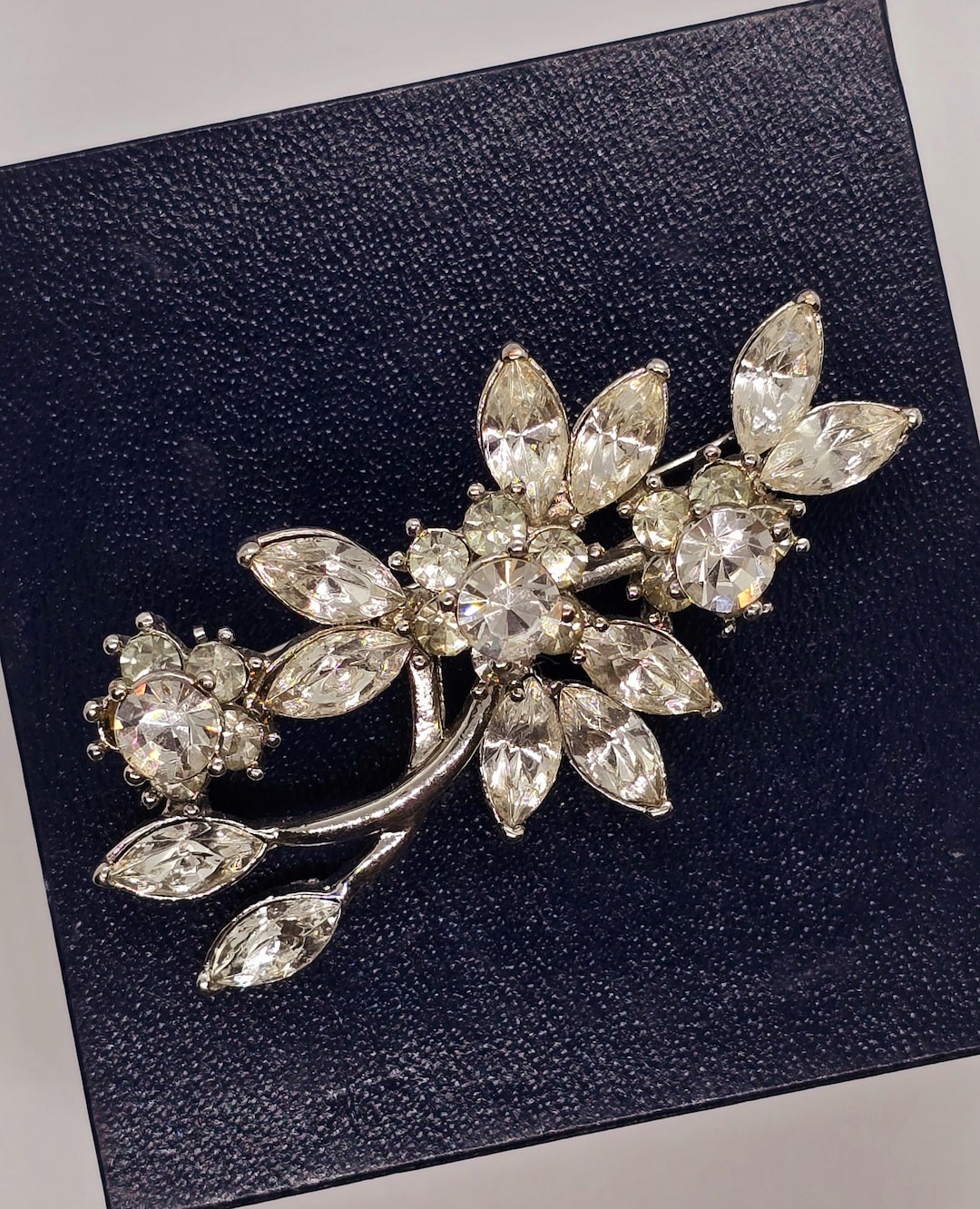 Vintage Style Brooch Floral Crystal Diamante Sparkly Rhinestone Classy ...