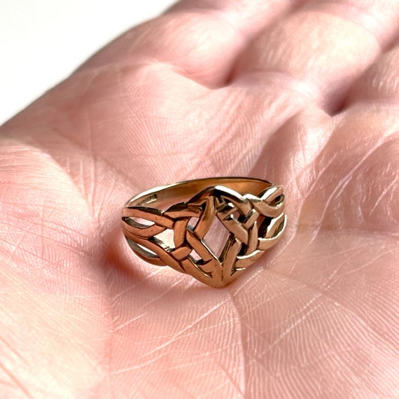 9ct gold Celtic knot signet ring fully hallmarked - Gem