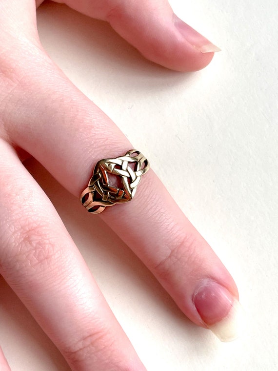 9ct gold Celtic knot signet ring fully hallmarked - Gem