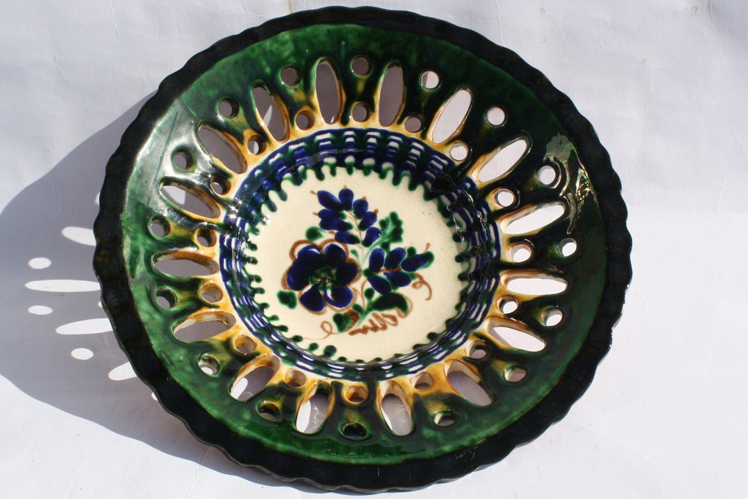 Handpainted Reticulated Wall Plate: Green Floral Folk Art (26cm) - Etsy