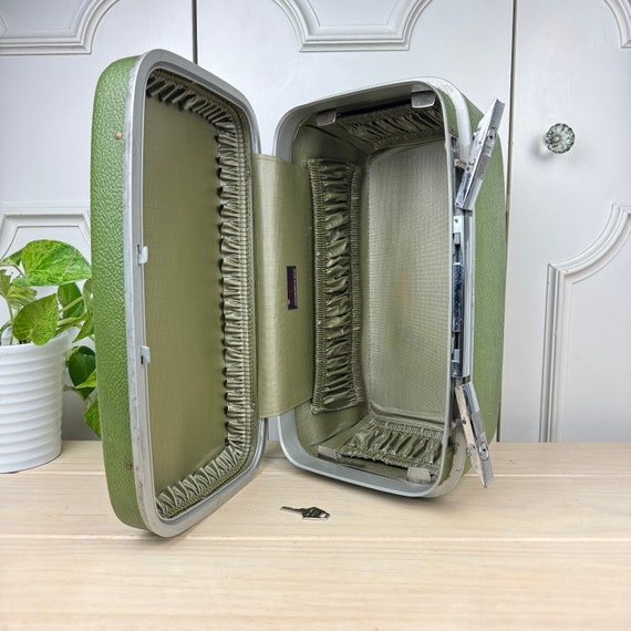 Vintage Green Royal Traveller Train Case by Shwayder … - Gem