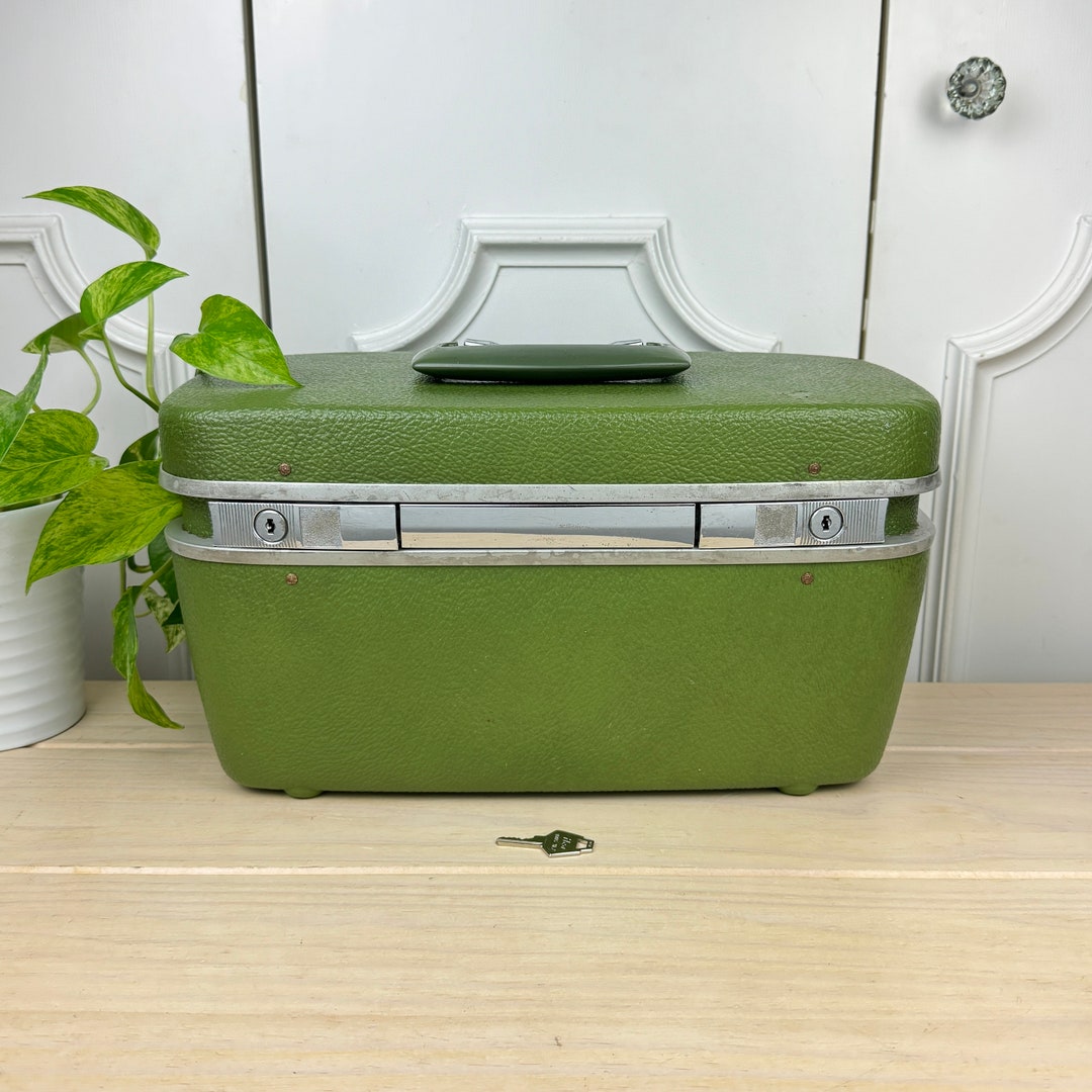 Vintage Green Royal Traveller Train Case by Shwayder Bros Inc. With Key ...