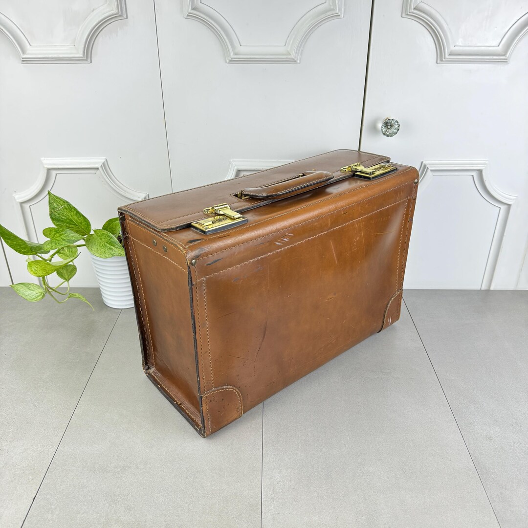 Vintage Top Grain Cowhide Leather Pilot or Doctors Briefcase ...