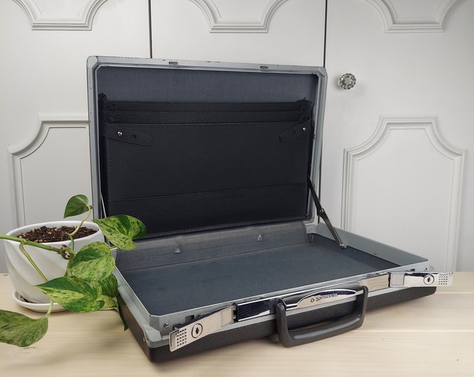 Vintage Samsonite Black Hard-shell Briefcase/attache With Silver Metal ...