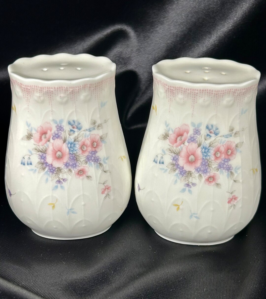 Mikasa Salt & Pepper Shakers Pattern A7059 - Etsy