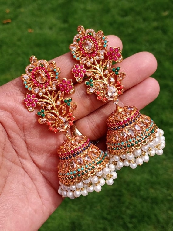 Traditional earrings store