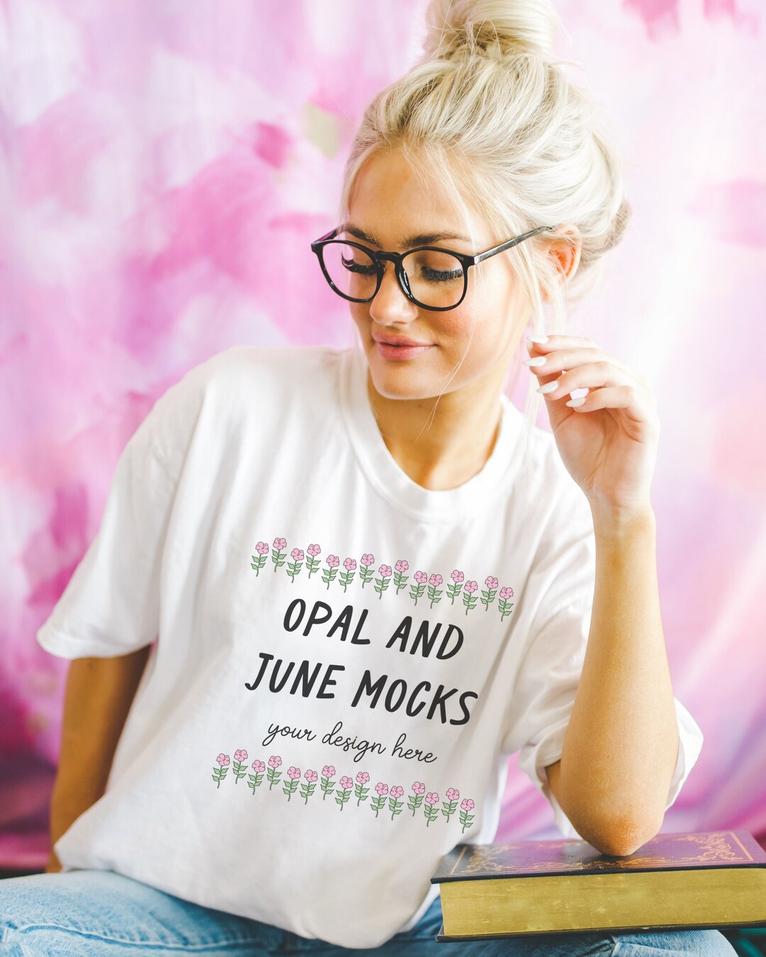 Mockup of Model Wearing White Tee Shirt | Photo of Model Wearing White ...