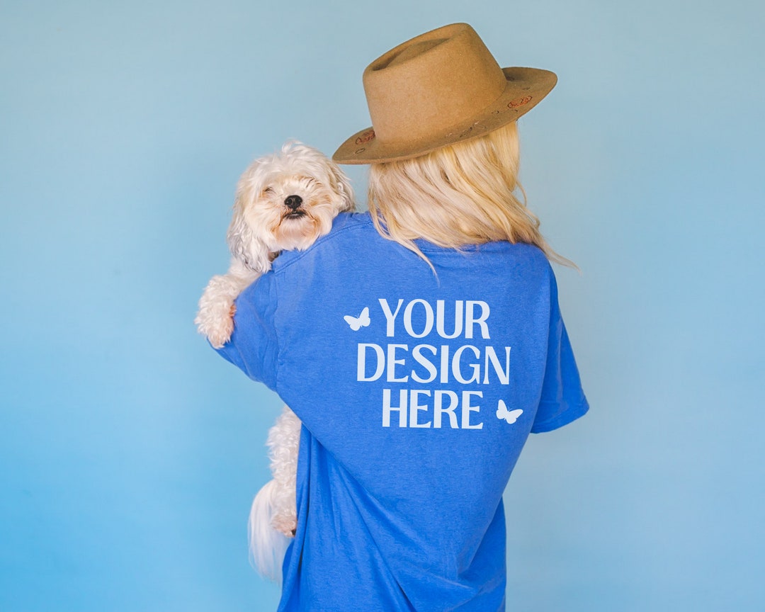 Periwinkle Comfort Colors® Tee Shirt Mockup: Cute Model Mockup With ...