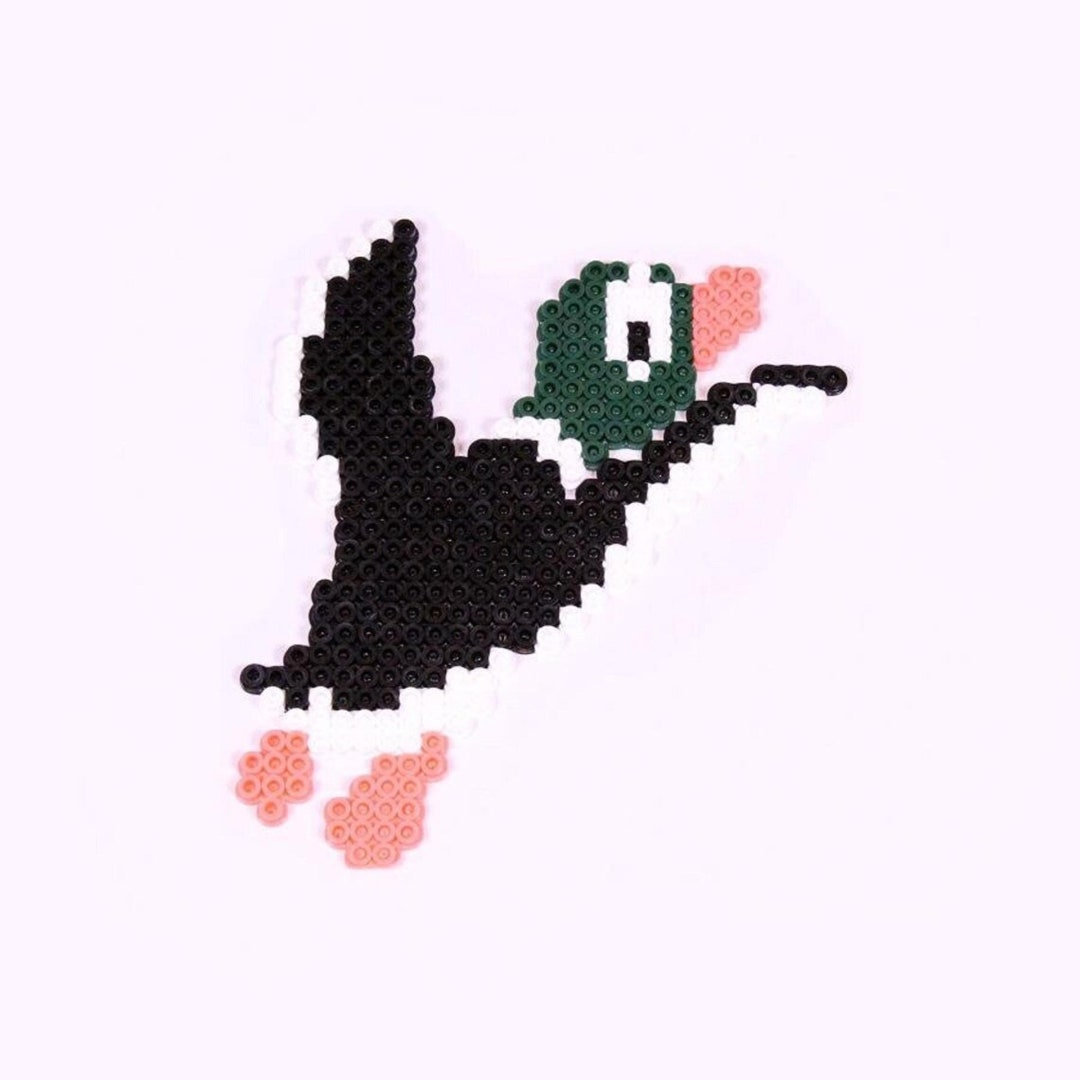 8-bit Duck Hunt Flying Duck Perler Bead Design | Nintendo Game Room ...