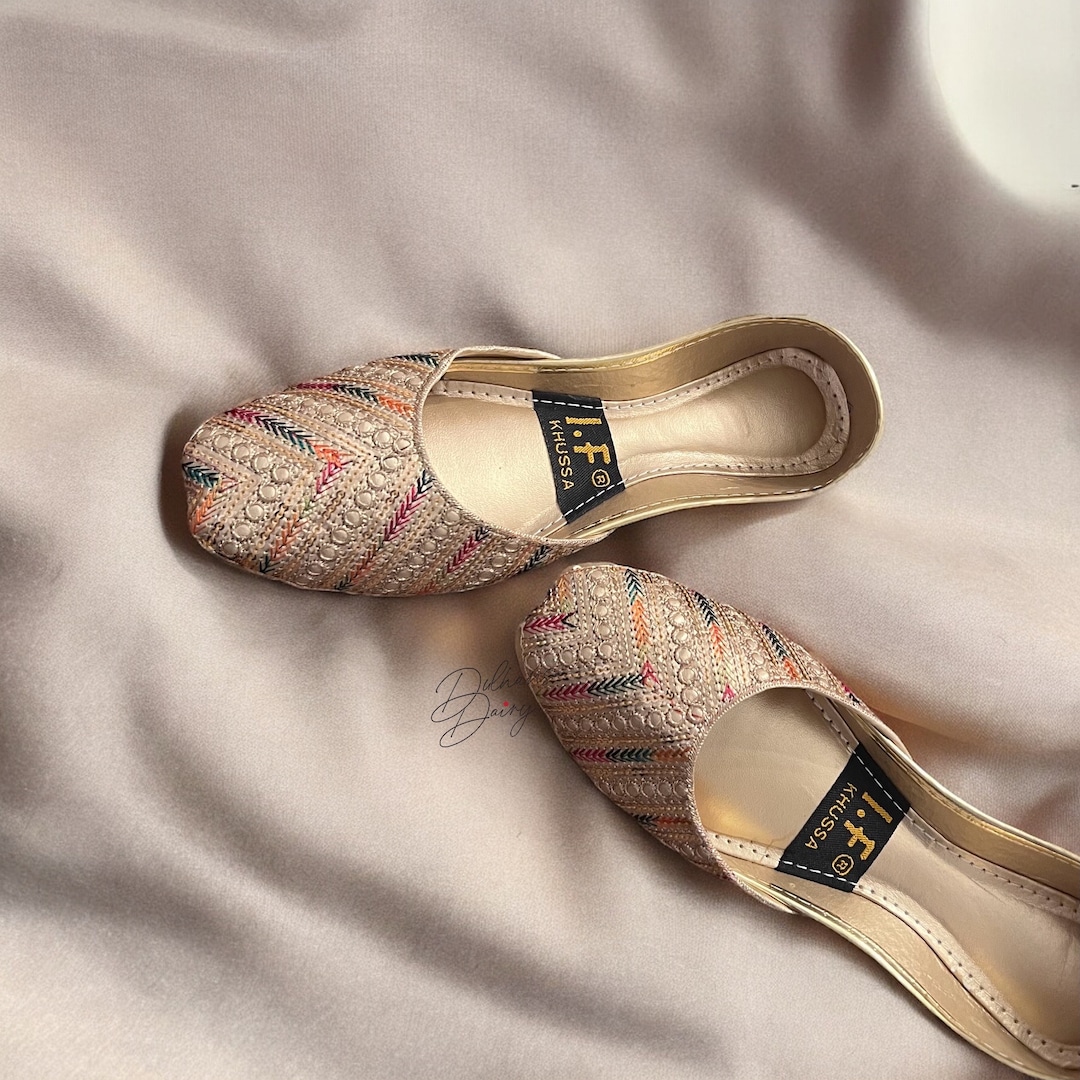 Embroidered Gold Jutti/ Khussas Ladies Pakistani Indian Khussa Sandal ...