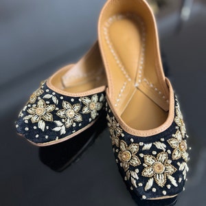 Handmade Black Khussa/juttis/ladies Pakistani Indian Khussa Sandal ...
