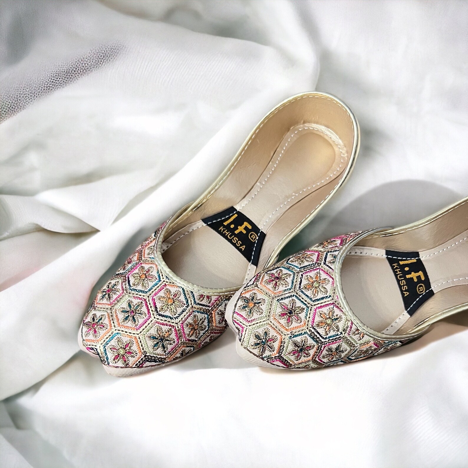 Embroidered Gold Jutti/ Khussas Ladies Pakistani Indian Khussa Sandal Handmade Thread Work ...