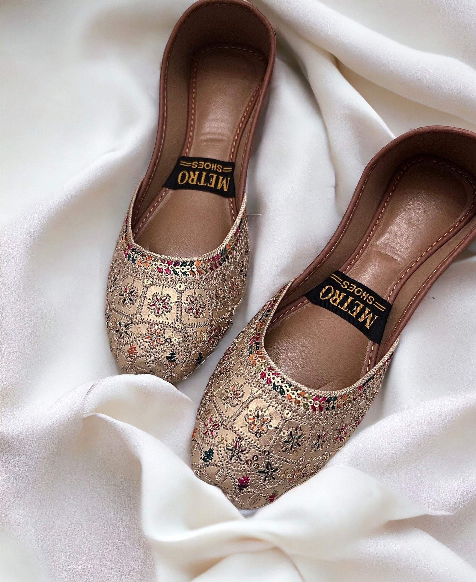 Embroidered Gold Jutti/ Khussas Ladies Pakistani Indian Khussa Sandal ...
