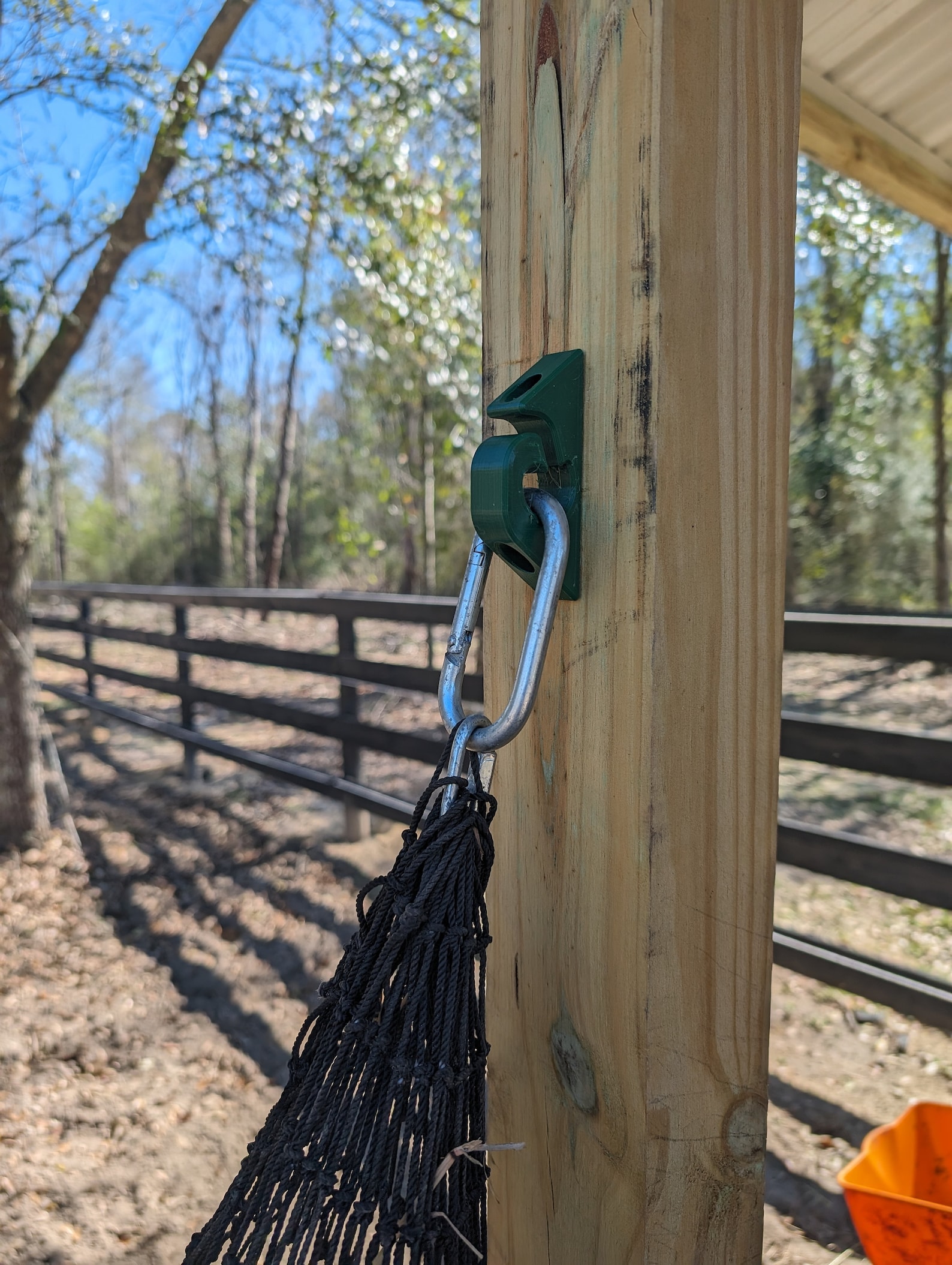 Captive Bucket Hanger 5 Pack | Prevent Thrown Feed and Water Buckets ...