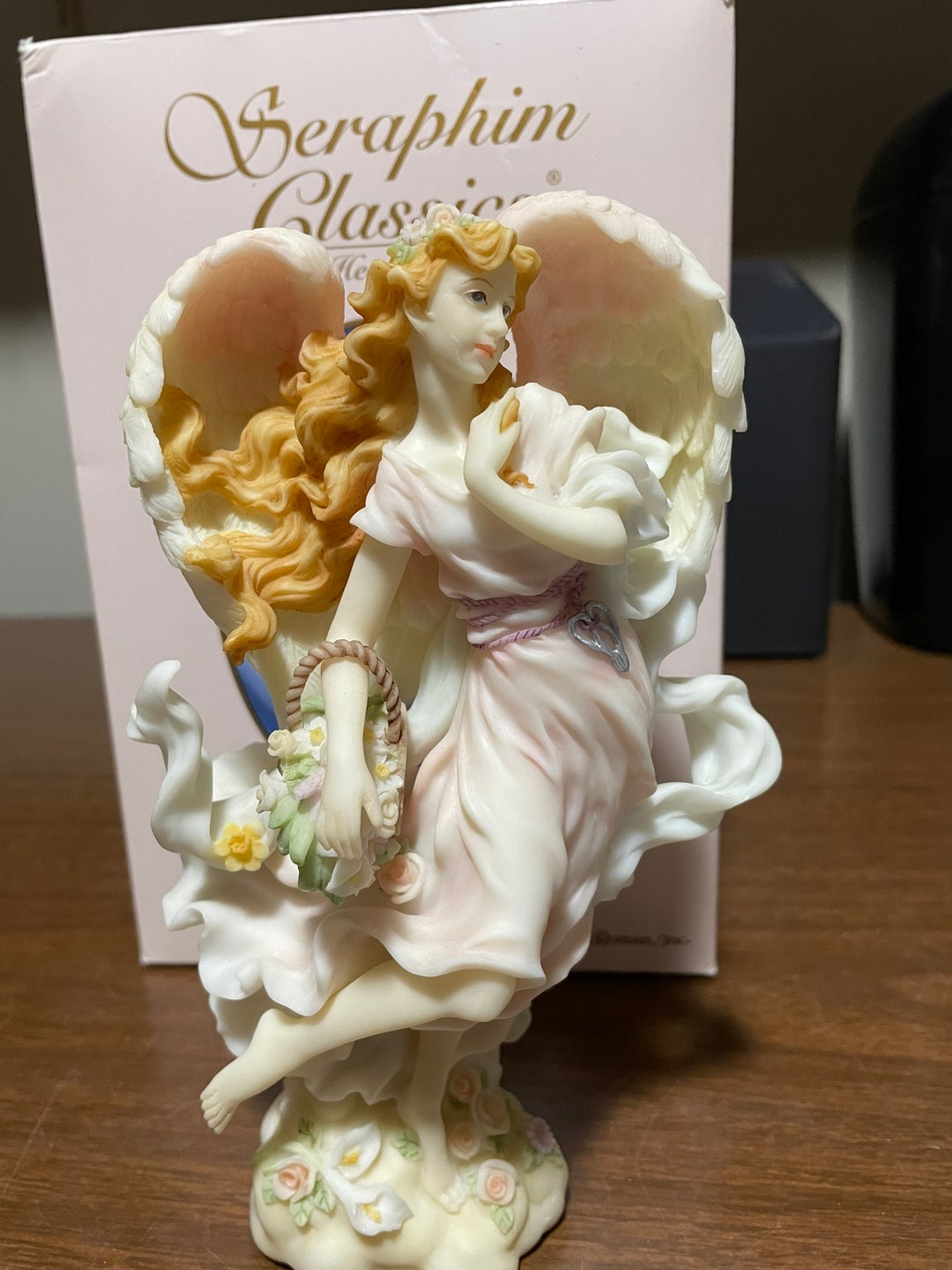 1999 Roman Seraphim Classics Angel April spring Blossom 81517, 8 Angel ...