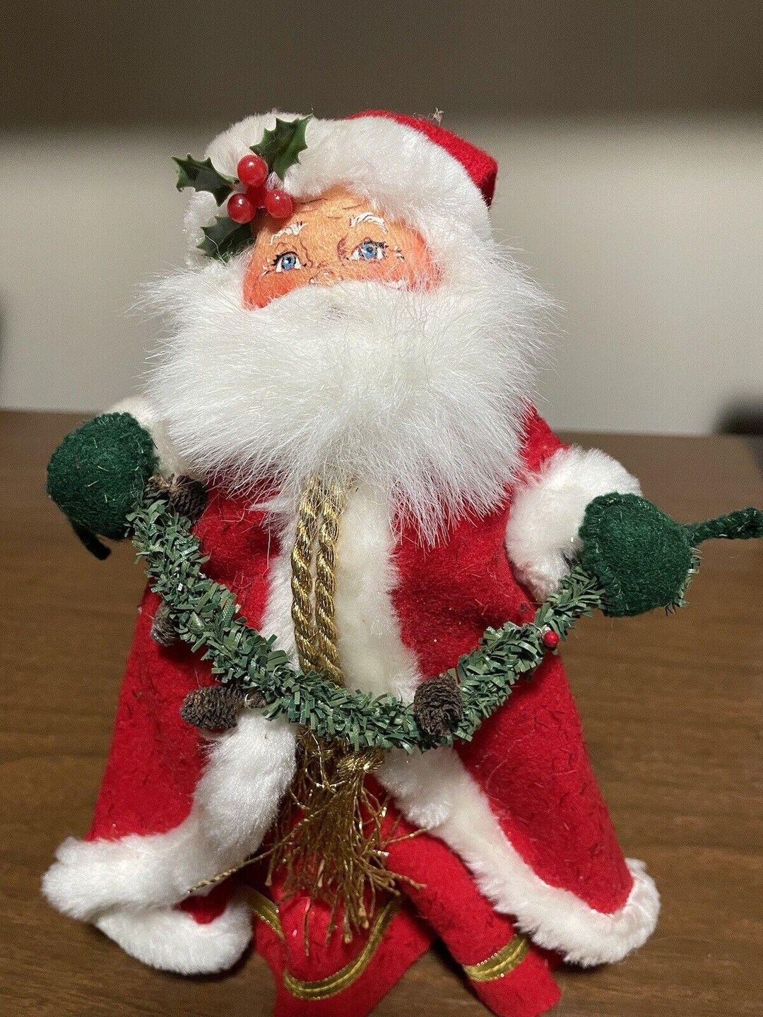 Annalee Classic Santa With Garland 10” Tall, 2004 Christmas Collectible ...