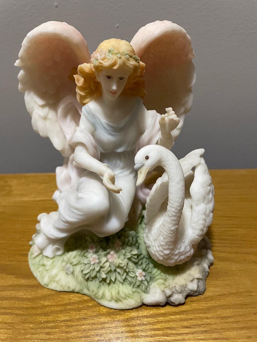 1998 Roman Inc, Seraphim Classics Olivia “ Loving Heart “ 81478 Angel ...