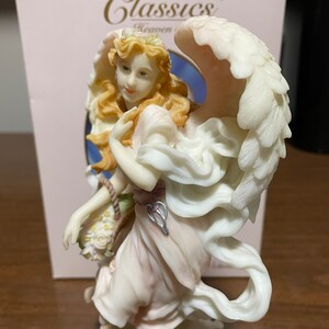 1999 Roman Seraphim Classics Angel April spring Blossom 81517, 8 Angel ...