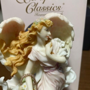 1999 Roman Seraphim Classics Angel April spring Blossom 81517, 8 Angel ...