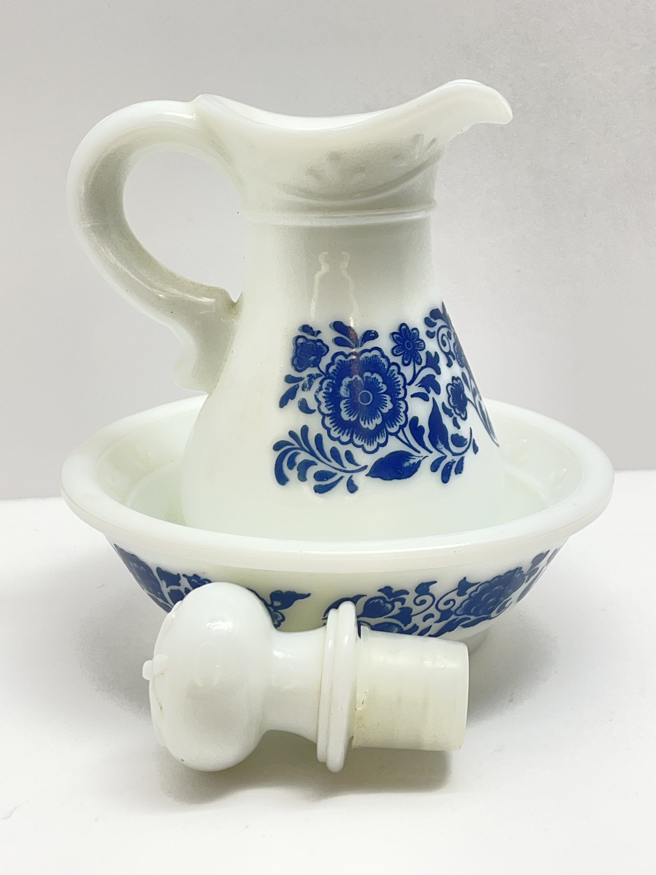 Vintage Avon Delft Blue White Pitcher Bowl Milk Glass Flowers Bath Oil ...