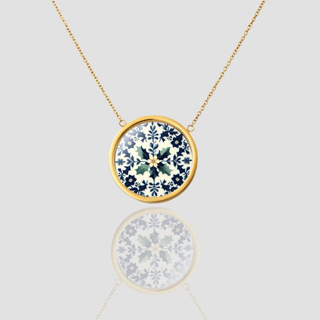 Solid Gold December Birth Flower Necklace: Cold Enamel Holly Pendant ...