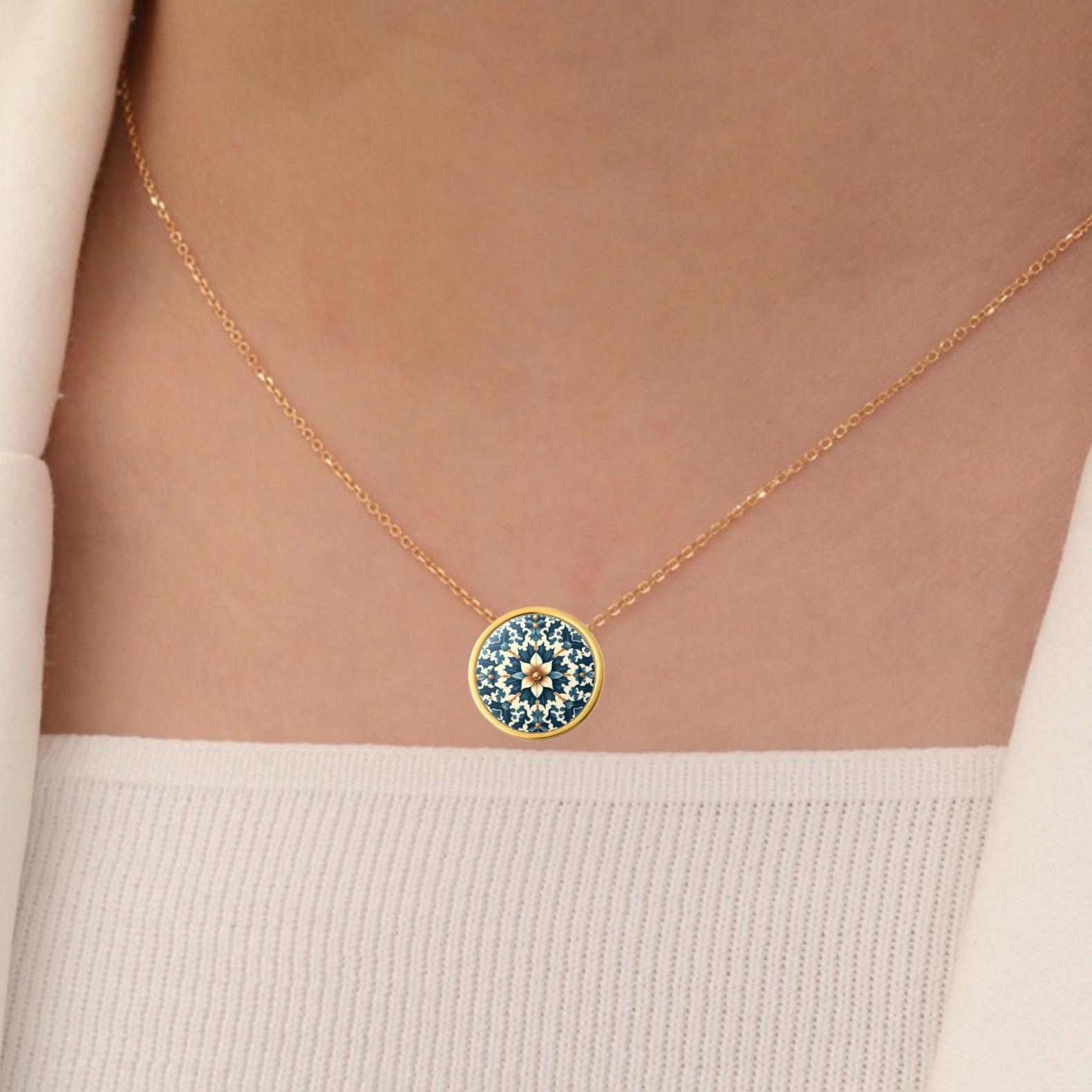 18K Solid Gold December Birth Flower Necklace: Holly Christmas Pendant ...