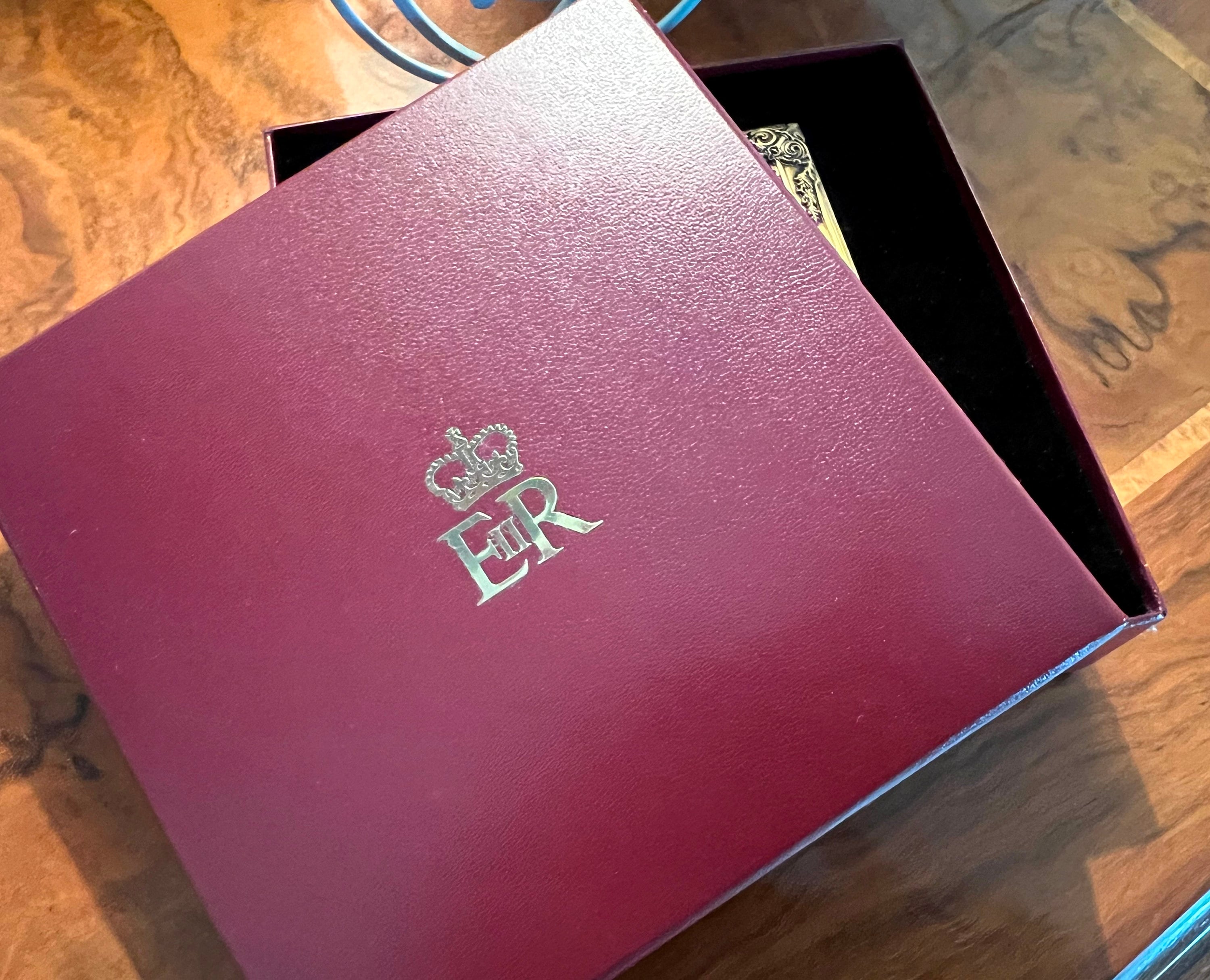 QUEEN ELIZABETH II Mini Framed Portrait With Easel in Gift Box Royal ...