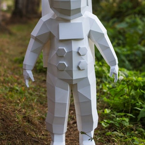 Papercraft 3D ASTRONAUT COSMONAUT Space Suit Art Low Poly Paper ...