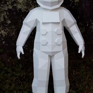 Papercraft 3D ASTRONAUT COSMONAUT Space Suit Art Low Poly Paper ...