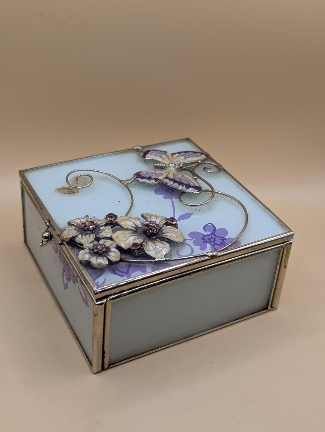 The Trinket Box Features a 3D Butterfly and Attractive Wire Design That ...