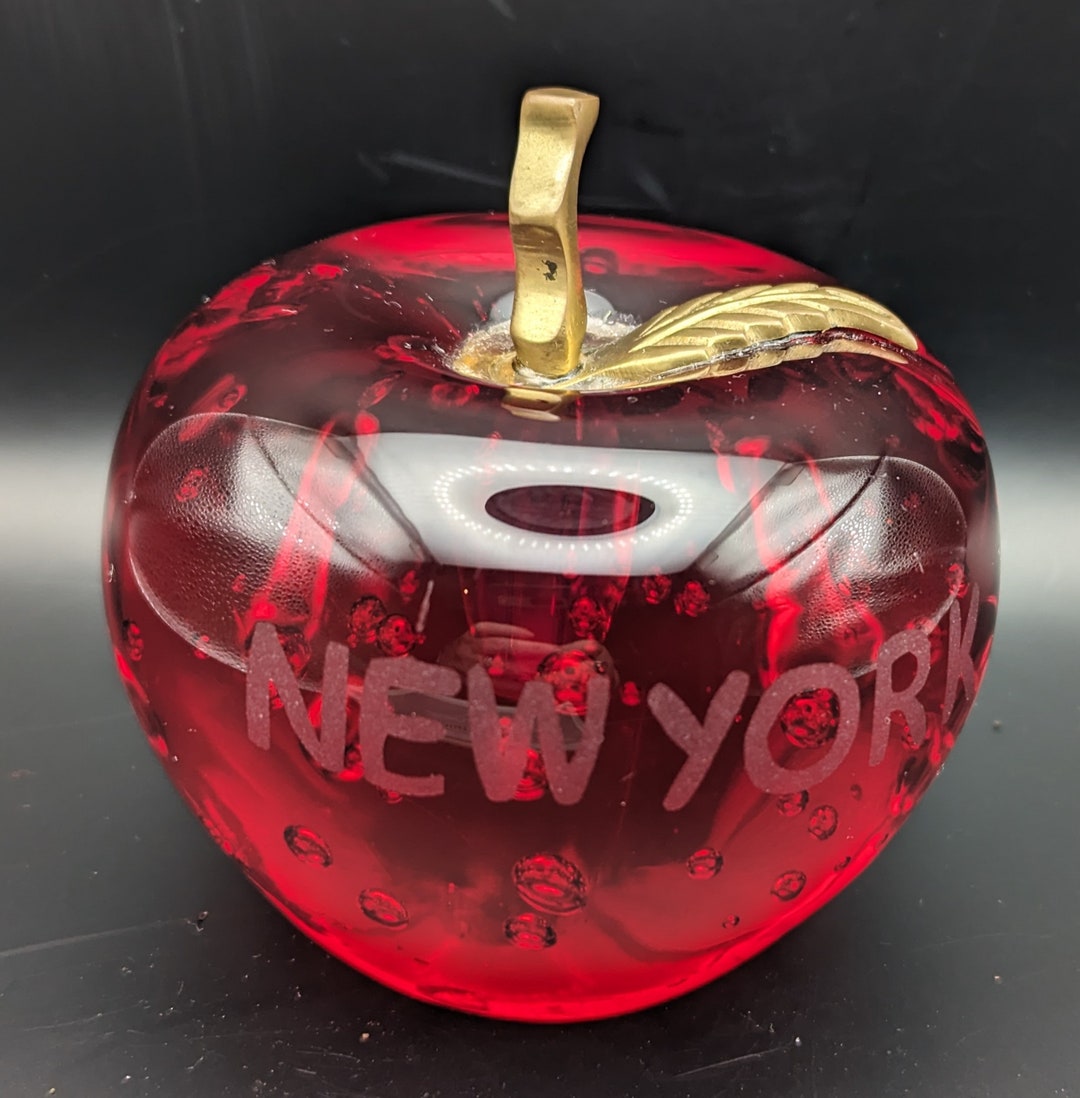 New York Engraved Dynasty Gallery Heirloom Paperweight Apple Glass With ...