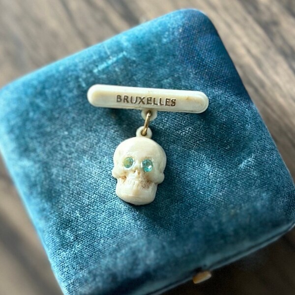 Skull Brooch - Etsy