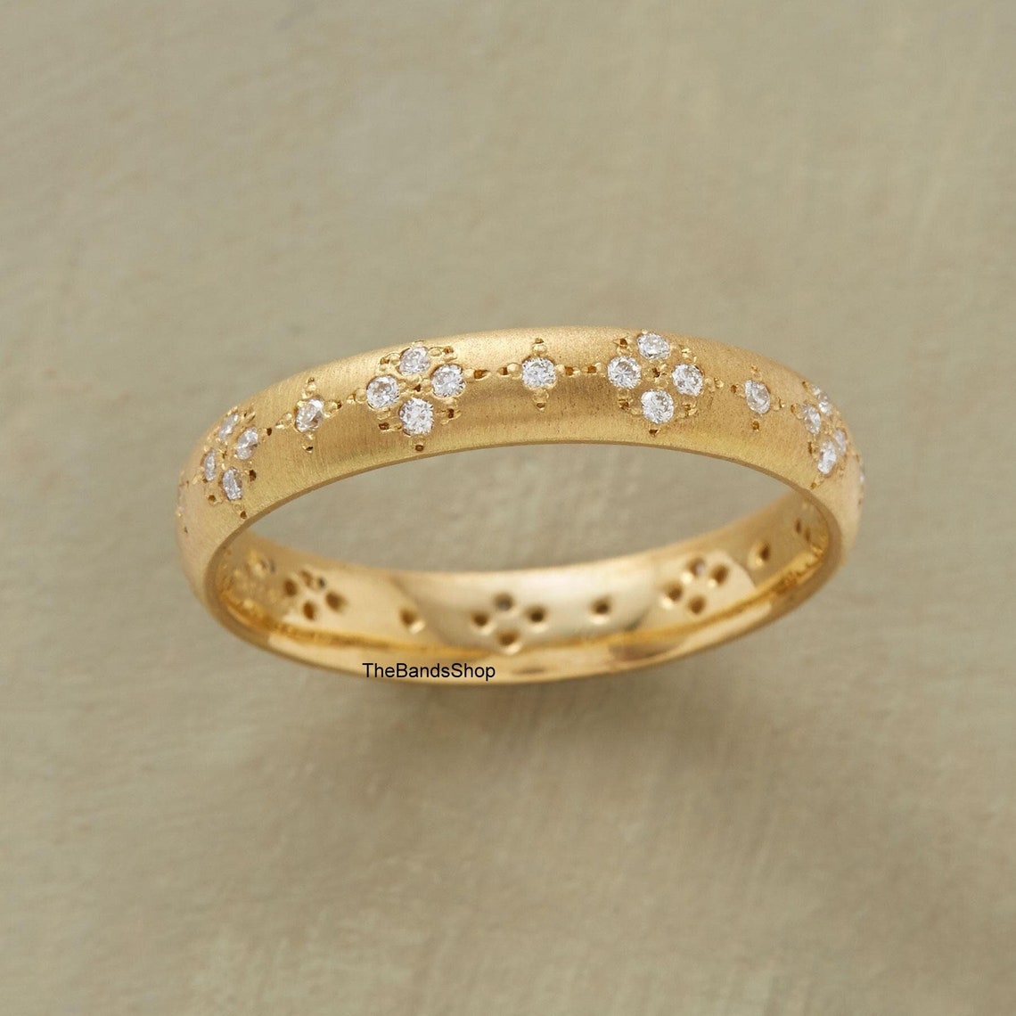 Shimmering Natural Diamond Round Cut Quartets Alternate With Single ...