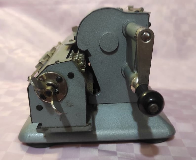 Vintage Calculating Machine Felix Mechanical Calculator Hand Calculator ...