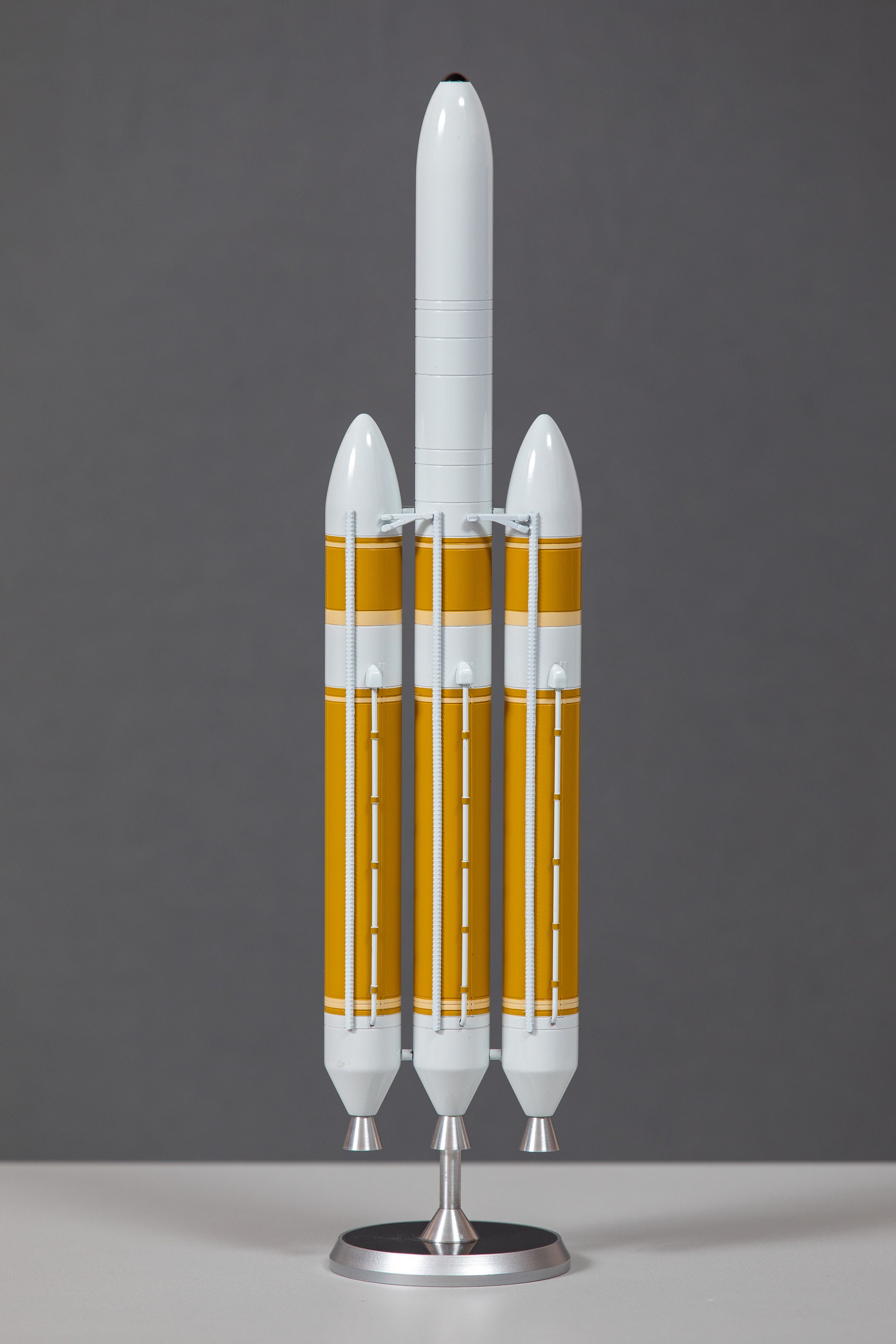1:100 Scale Model of USA ULA Delta 4 Heavy | Spacecraft Launch Vehicle ...