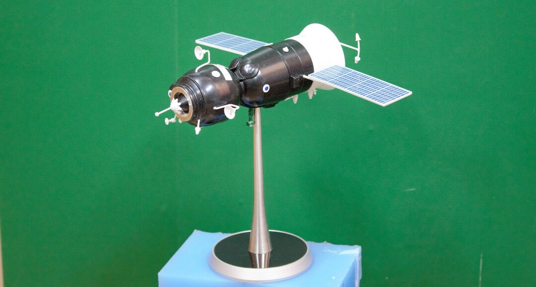 USSR Russian Soyuz Spacecraft Scale Model - Etsy