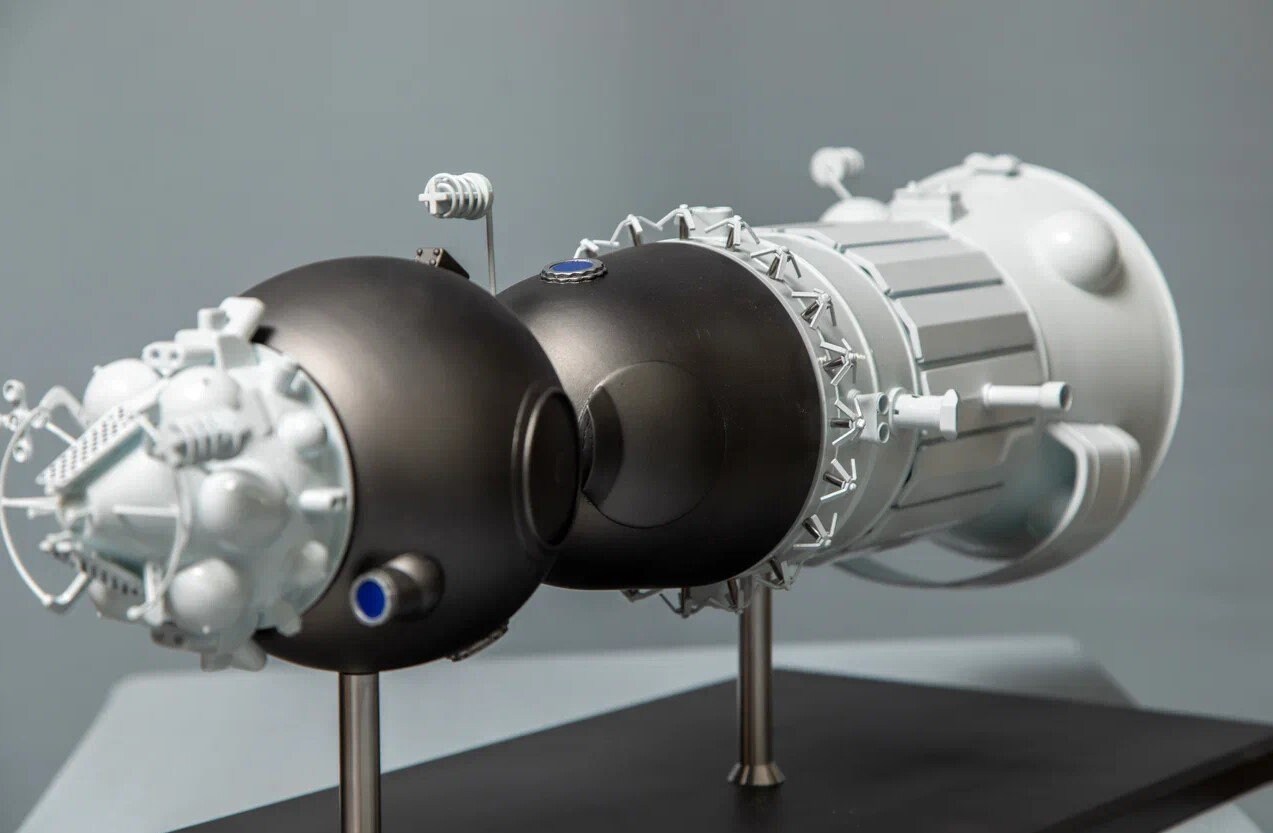 Russian USSR Handmade Soyuz 7K-LOK Spacecraft Launch Vehicle Scale ...