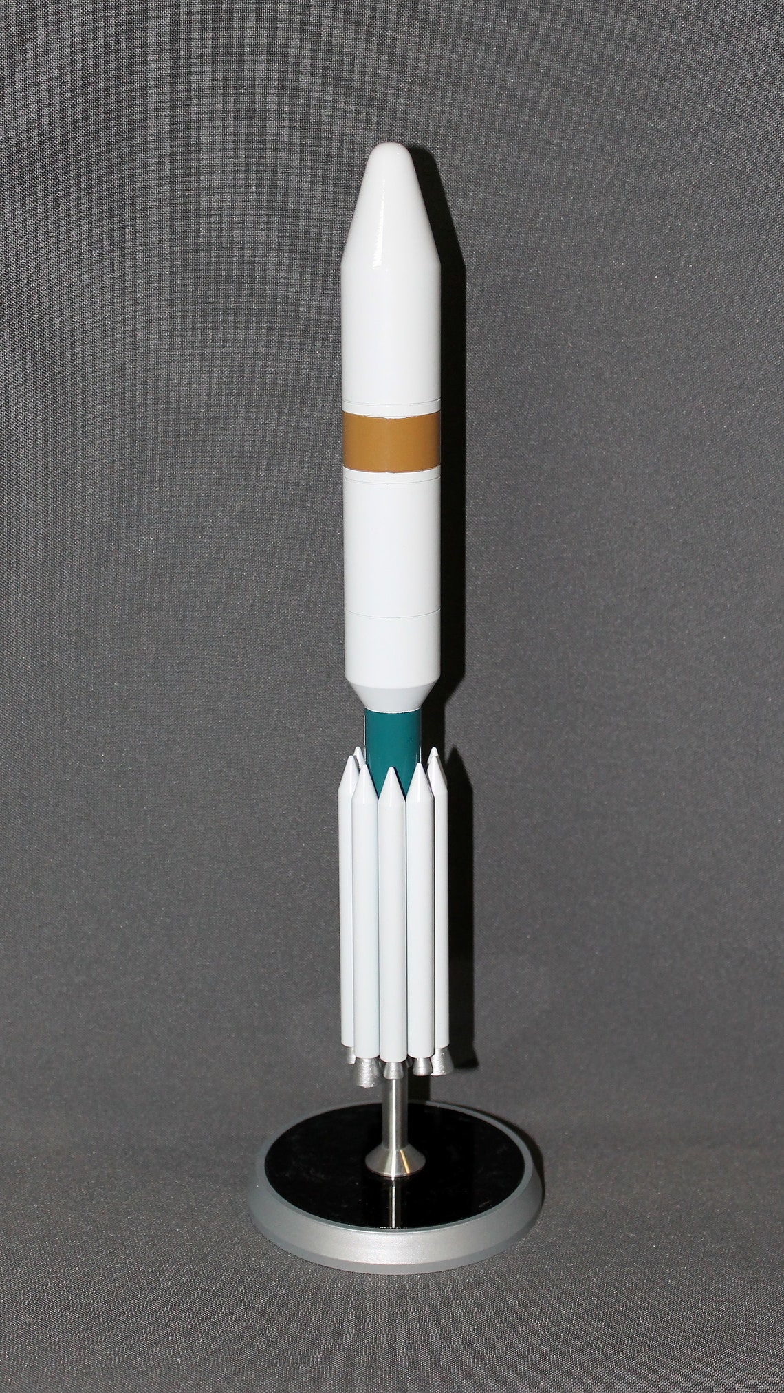 Delta 3 Spacecraft Launch Vehicle Scale Model - Etsy
