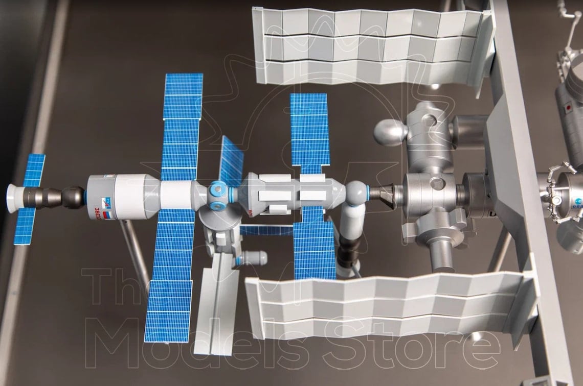 ISS International Space Station Scale Model With Cover - Etsy