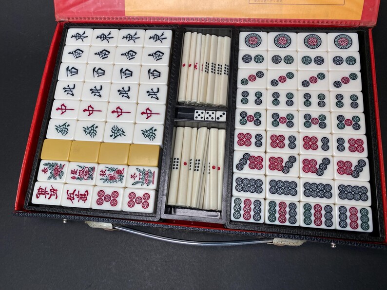 Japanese Riichi Mahjong Vintage Japan MVC Mah Jong Set, Yellow Back ...