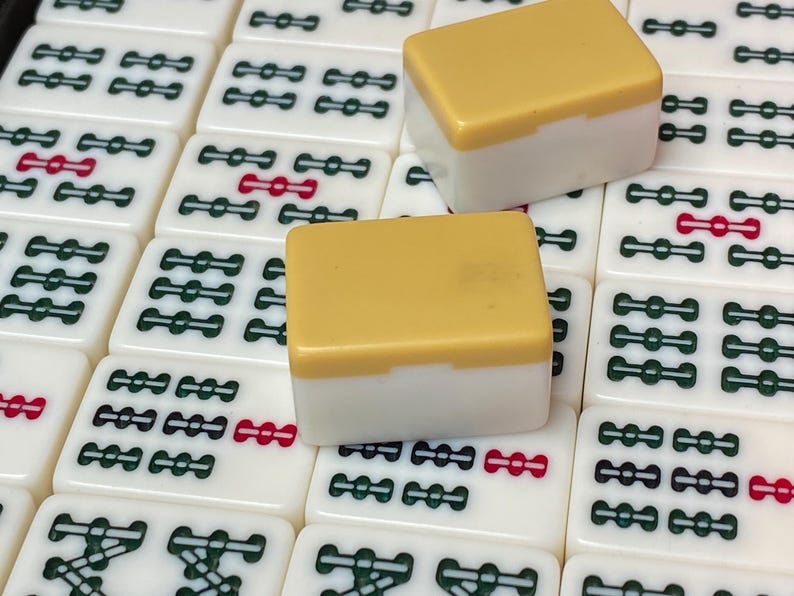Japanese Riichi Mahjong Vintage Japan MVC Mah Jong Set, Yellow Back ...