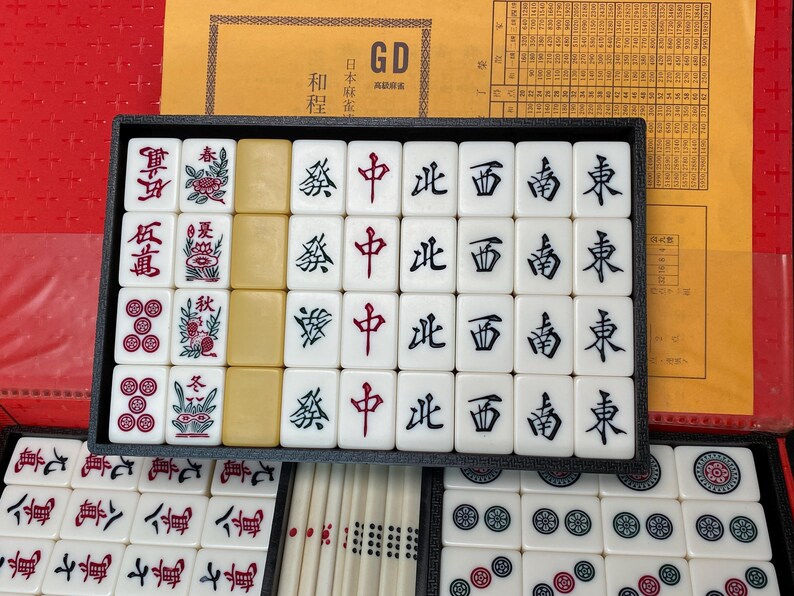Japanese Riichi Mahjong Vintage Japan MVC Mah Jong Set, Yellow Back ...