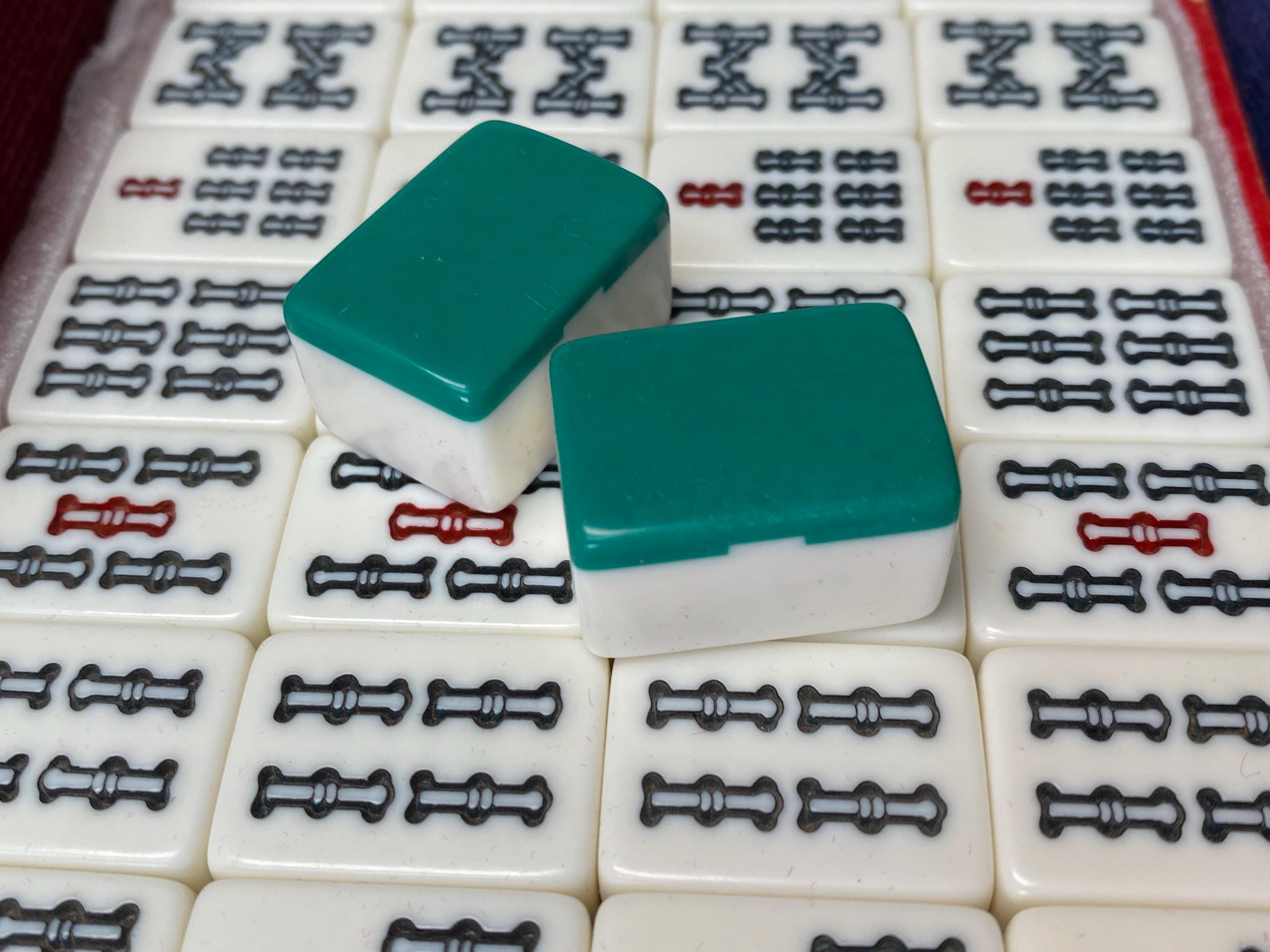 Japanese Riichi Mahjong Set Showa Era Tiles, 4 Red Fives Aka Dora ...