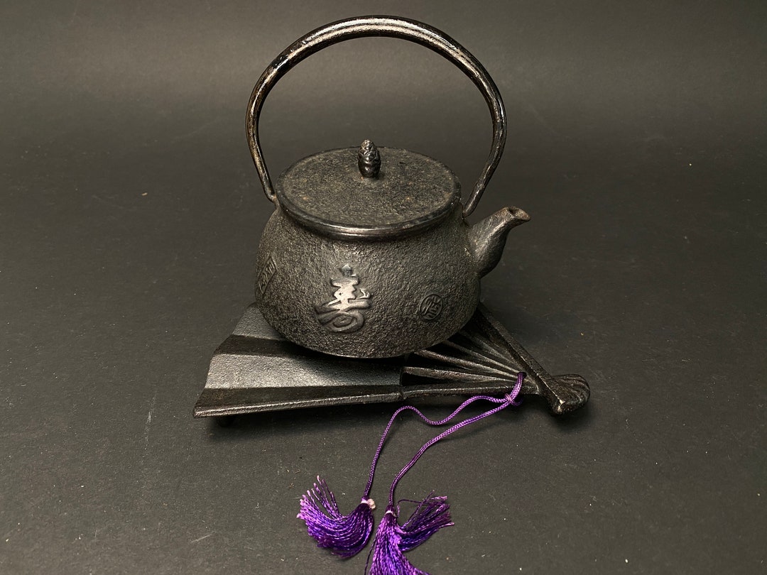 Japanese Nanbu Tekki Medium Black Teapot, With Iron Mat, Marked, 2 Signature, 600ml, 21oz W ...