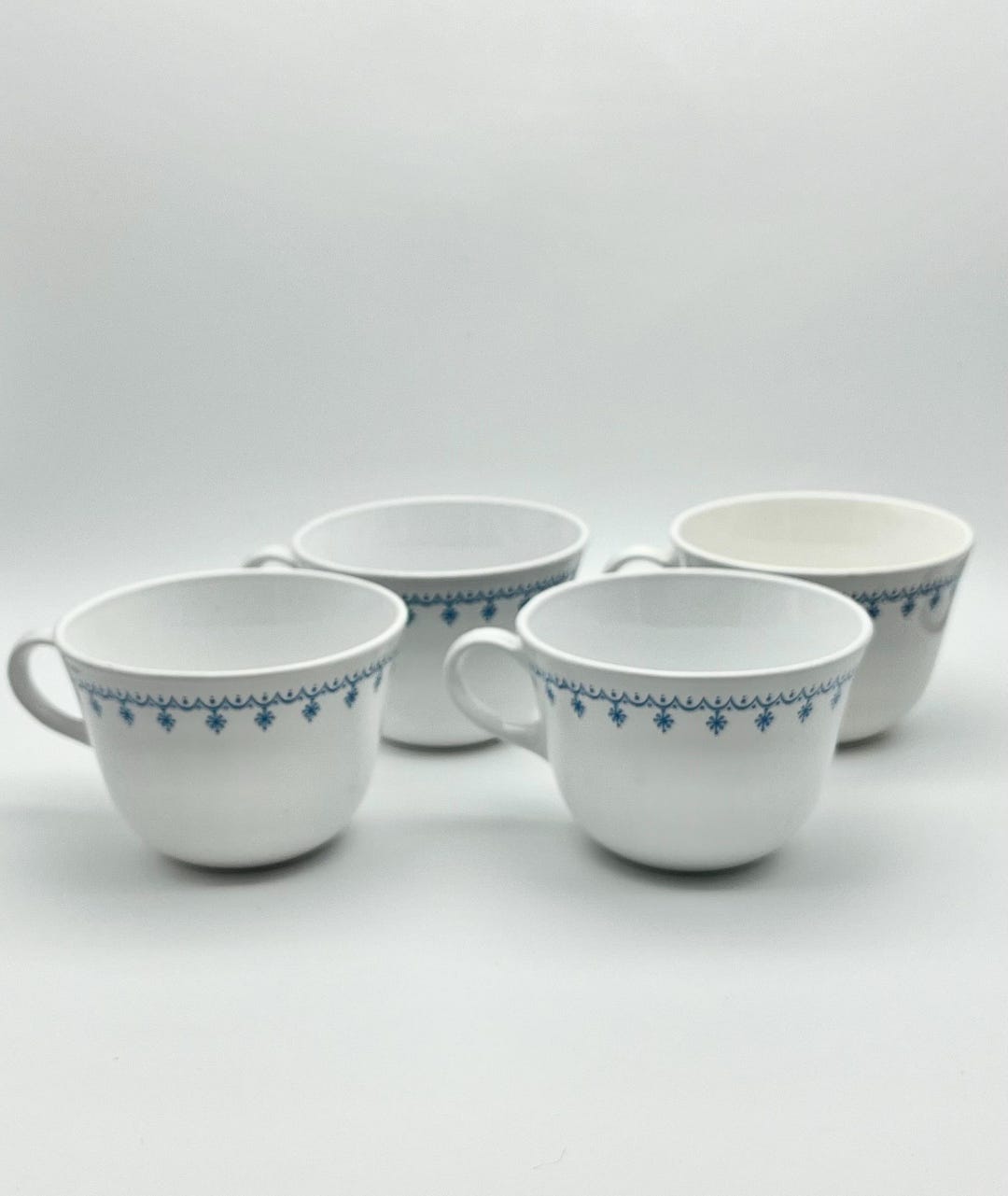 Corelle Snowflake Blue Mugs - Set of 4 - Vintage Garland Pattern ...