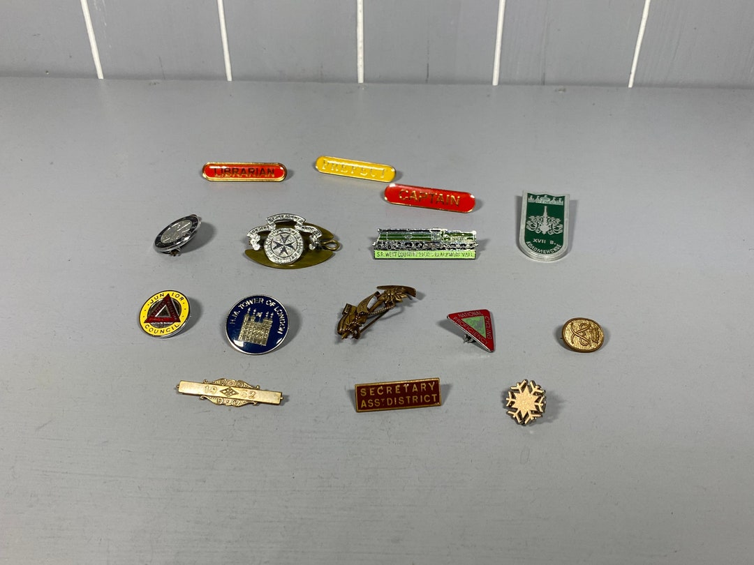 Assortment of 15 Vintage Badges/ Pins - Etsy