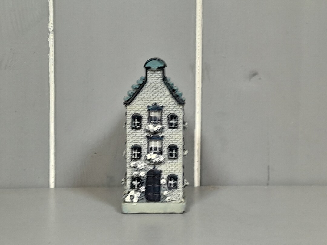 Miniature House - Winter, Resin Building - Etsy