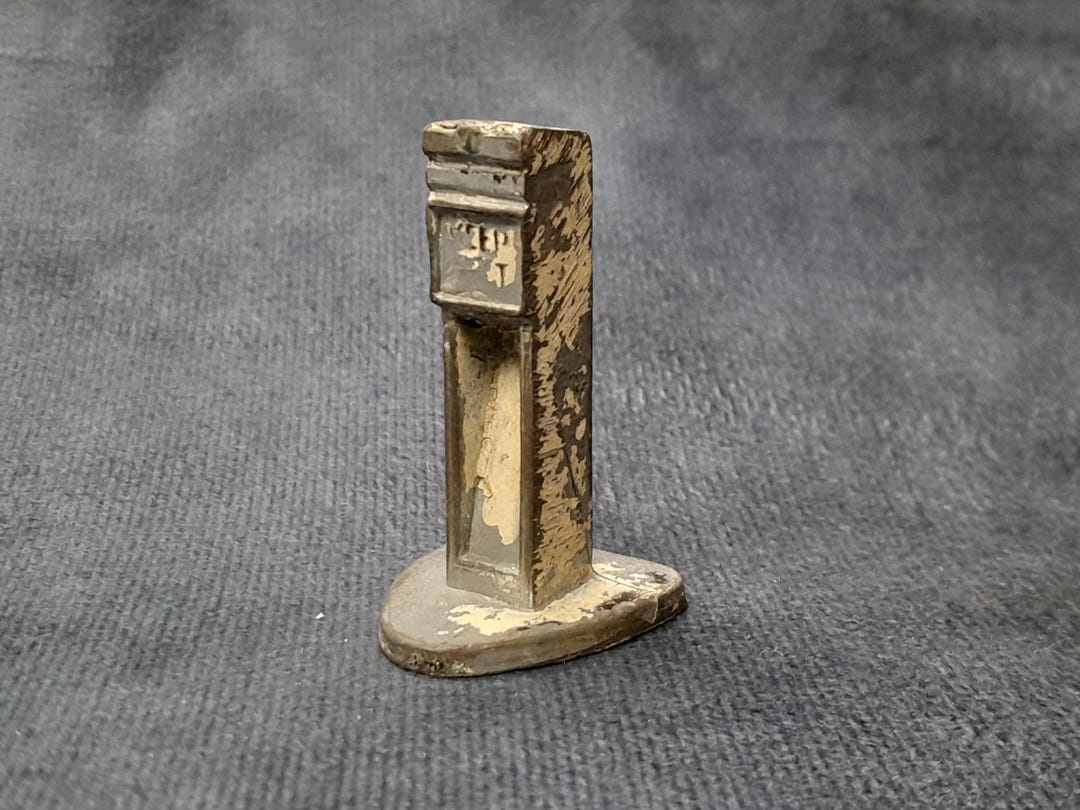 1950’s Dinky Metal Keep Left Road Island Sign | Traffic Signal | Road ...